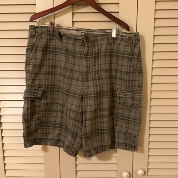 Izod | Shorts | Mens 38 Inch Izod Olive Green Plaid Cargo Shorts | Poshmark